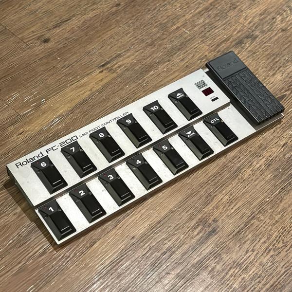 Roland製のMIDIフットコントローラー【仕様】・外形寸法(mm)：W600×D214×H75・重量：3.2kg