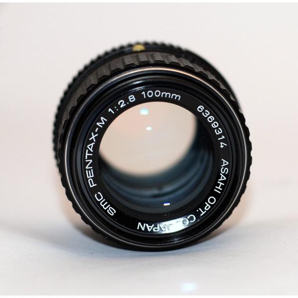 （中古品）Pentax smc PENTAX-M 100mm F2.8 Kマウント商品写真はサンプル写真となっております。写真の商品が届くわけでは御座いません。用途機能として最低限の付属品はお送りいたしますが取扱説明書、リモコン等含まれてい...