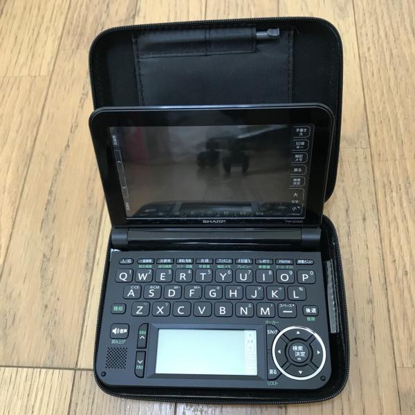 （中古品）シャープ カラー電子辞書Brain 高校生モデル ブラック系 PW-G5300-B商品写真はサンプル写真となっております。写真の商品が届くわけでは御座いません。用途機能として最低限の付属品はお送りいたしますが取扱説明書、リモコン等...