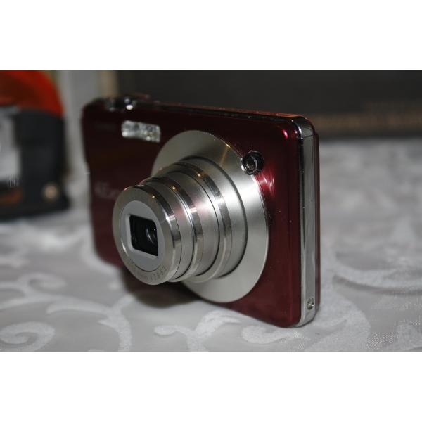 （中古品）CASIO デジタルカメラ EXILIM (エクシリム) EX-S10 レッド EX-S10RD商品写真はサンプル写真となっております。写真の商品が届くわけでは御座いません。用途機能として最低限の付属品はお送りいたしますが取扱説明...