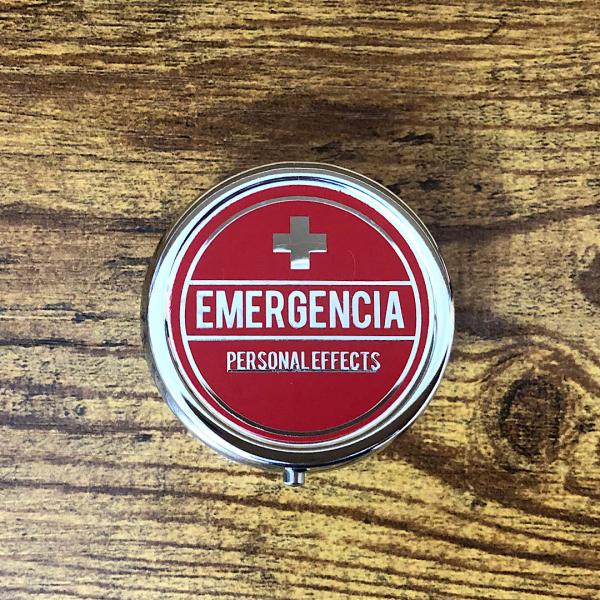 携帯灰皿です。サイズ・容量H.16mm W.50mm D.50mm規格■生産地：中国■素材・成分：アイアン（クロームメッキ）■商品札：無し注意事項タワシ・磨き粉等を使用しないで下さい。※ネコポス対応商品です。