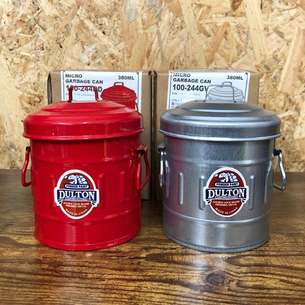 小さい物ってどうしてこう愛らしく思えるのだろう、という疑問が湧く位、可愛らしい極小サイズのガベージカン。子供心をくすぐられる大人続出の人気アイテムです。綿棒が1箱ぴったり収納出来るサイズです。小さくても用途は無限大。収まるものなら何でも収め...