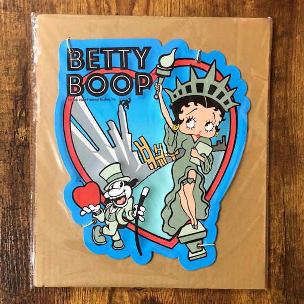 世界中で愛される BETTY BOOPの『Mini Emboss Metal Sign』が入荷致しました！アメリカンな空間作りには欠かせないブリキ看板♪どこに飾ろうか考えるだけで、ワクワクしちゃいます！お部屋やガレージのデコレーションから、...