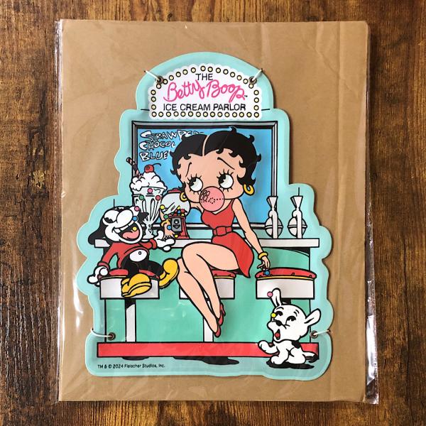 世界中で愛される BETTY BOOPの『Mini Emboss Metal Sign』が入荷致しました！アメリカンな空間作りには欠かせないブリキ看板♪どこに飾ろうか考えるだけで、ワクワクしちゃいます！お部屋やガレージのデコレーションから、...