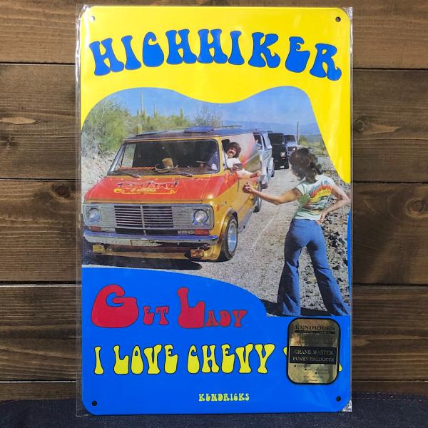 ファンキーでカラフルなTIN PLATEです！アメリカの70年代にタイムスリップしたような感覚を味わえる、レトロでヴィンテージ感あふれるアイテム！！四隅に取り付け用の穴があいているので、お部屋やガレージなどの壁面に手軽に飾ることができます！...