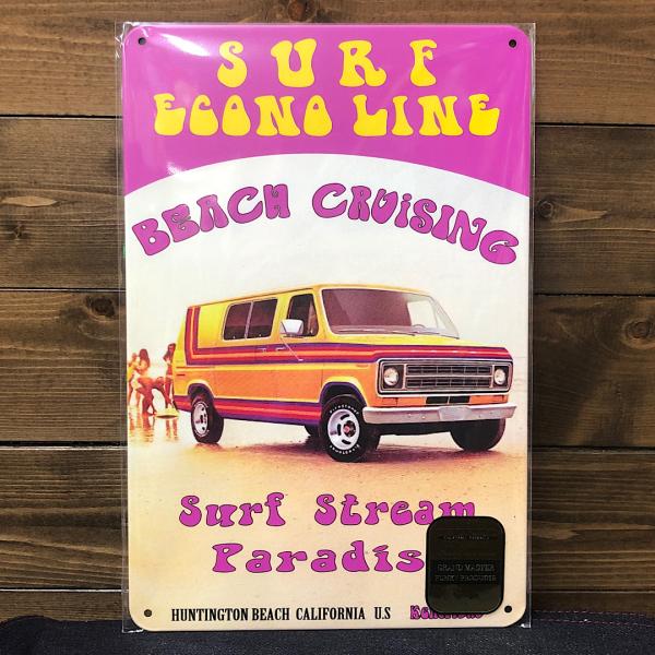 ファンキーでカラフルなTIN PLATEです！アメリカの70年代にタイムスリップしたような感覚を味わえる、レトロでヴィンテージ感あふれるアイテム！！四隅に取り付け用の穴があいているので、お部屋やガレージなどの壁面に手軽に飾ることができます！...