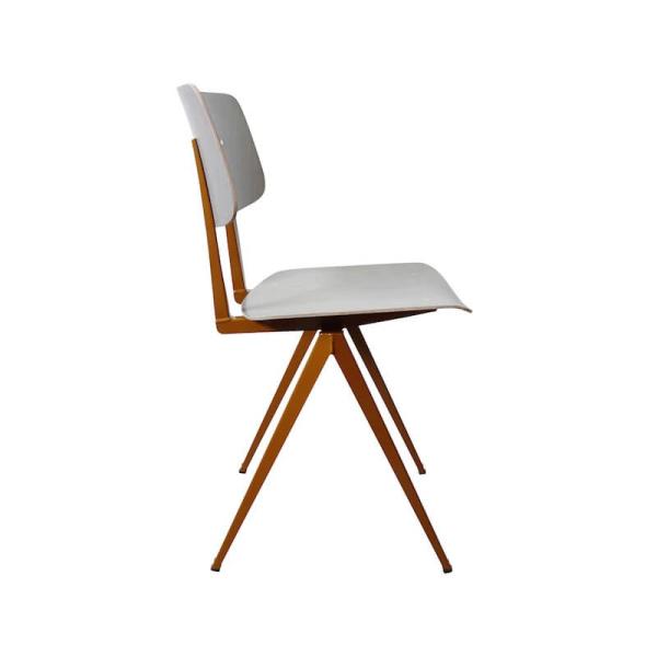 オランダのミッドセンチュリーのスタイルを確立させたインテリア家具メーカー「Galvanitas(ガルファニタス)」のコンパスチェア。目の見えるグレーの背もたれと座面が独特な雰囲気を醸し出すダイニングチェア。アンティークモダンなイスでシンプル...