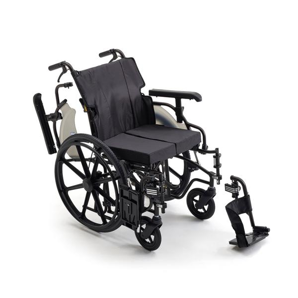 ・耐荷重130kgまで対応できる大型車いす。・シート幅が480〜520mmの3段階に調整できるので大柄な方でもゆったりと座れます。・シート色：ブラック（A-17）・座幅：480mm（500ｍｍ,520ｍｍ）＊シート幅はアームパイプ内々の幅 ...