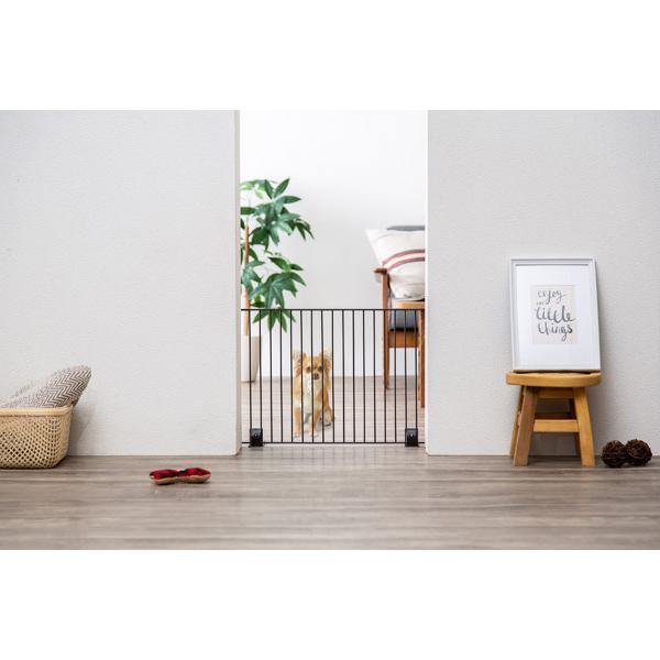 ［※お取り寄せ商品です※］ペットに入って欲しくない場所の仕切りに最適なペットフェンスです。高級感のあるマットな質感でインテリアにぴったりなデザインです。自立型なので、置くだけで簡単に設置することができます。（フェンスはペットがいる部屋側に立...