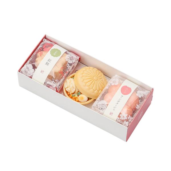 お茶漬け（紅鮭）、お吸物（鯛と柚子）、スープ（コーンポタジュ）3個入りの詰合せです。商品名 お茶漬け、お吸物、スープ　詰合せ ：3個セット（紅鮭、鯛と柚子、コーンポタージュ）内容量 3個入り 133gサイズ 220×85×H53mm特定原材...