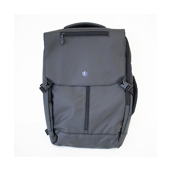 ■サイズ横：29cm高さ：43cm奥行：13cm■カラーブラックの1色■素材ポリエステル（CRYSTAL PROTECTION加工）■容量12リットル■付属品バッグ内側に取り外し可能USBポート接続ケーブル付き※モバイルバッテリーは付属して...