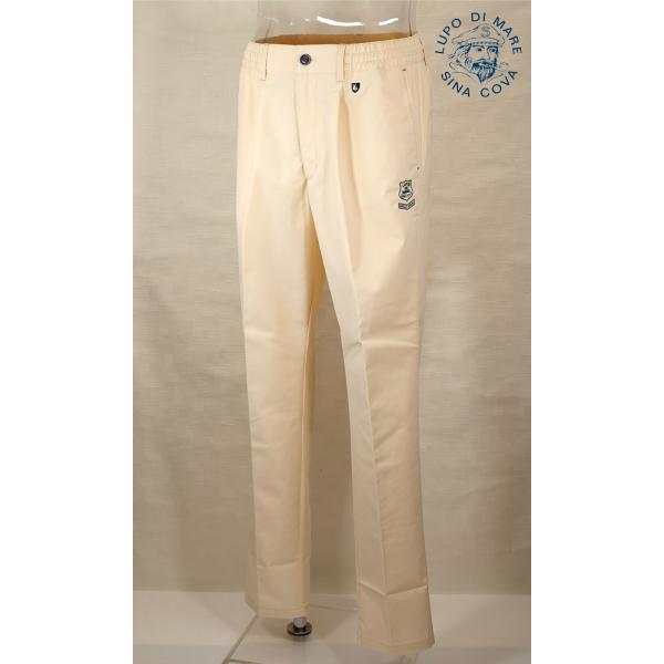 艶消しのポリエステルスパン糸とライクラの交織にWピーチ加工を施し表面と裏面だ起毛感を変える事により綿の様な風合いと表情に加えて着用時に温かみを感じさせてくれる素材で秋口にピッタリなイージーパンツ作りました左フロントポケット部にワッペン風の刺...