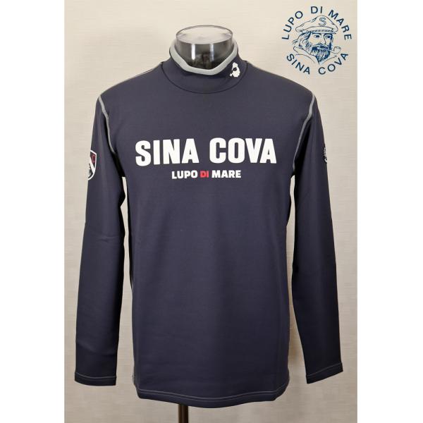 フロントにSINACOVAロゴ、ネックにキャプテンシルエットスリーブにエンブレム調プリントをデザインした毎シーズン好評のハイネック長袖Tシャツです高ストレッチ性と裏起毛の保温性はゴルフなどの冬のアウトドアにピッタリな一着です左袖には小丸ワッ...