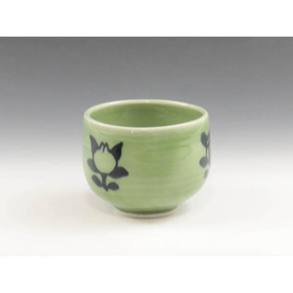 桃（長寿）、柘榴（子孫繁栄）、仏手柑（招福）の三多紋装飾の磁器ぐい呑！　窯元　　：　東羽都山窯 (伊藤 瓢堂）　サイズ　：　54(W) X 54(D) X 43(H)mm　重量　　：　60g　木箱　　：　特製桐箱 個装　　：　小川和紙包装