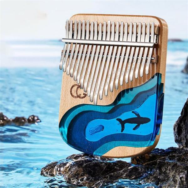 『音色にこだわって制作をしました。尖っていたり、軽い音ではなく、深みがあり優しいオルゴールのような音色で、高音まで綺麗に響くのが特徴です。また力加減によって音の大小の抑揚がつけやすいモデルとなっています。キーの先は丸みがあり、爪が短い方でも...