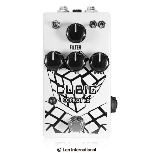 CUBICはベース専用のオクターブダウンペダルです。あなたのベースラインを芯のある極太サウンドに変えてくれます。トグルスイッチとノブで多彩なサウンドを作り出すことが出来ます。※CUBICはベースの帯域に合うように設計されています。ギターの帯...