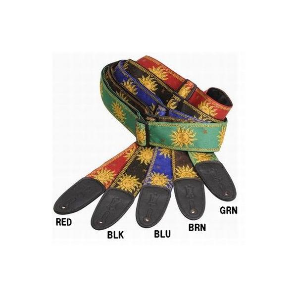 コットンや織物、ポリ等々で作られています。 レザーと比べても重量が軽く、リーズナブルです。モデルにより、裏面やエンド部分にレザーが使用されています。WOVEN DESIGNGuitar Strapジャカード織。裏地：ガーメントレザーサイズ：...