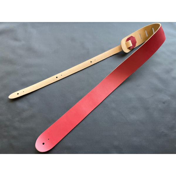 最もスタンダードなシェイプのレザーストラップです。お問い合わせ:03-3259-0031