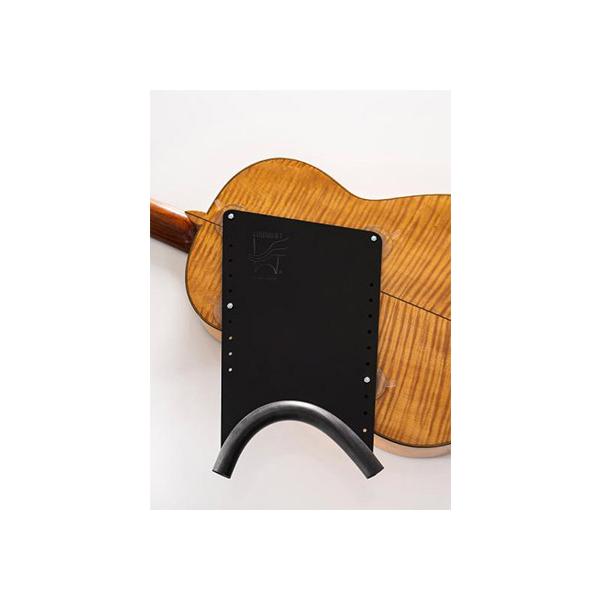 ギターリフトは全く新しい発想によって生まれたドイツ製ギターサポートです。裏板に直接取り付けることで、画期的な安定感と正しいポジションを提供。プレキシガラスがほどよくしなり、プレイアビリティを向上させます。サイズ 22.5cm×36.5cmカ...