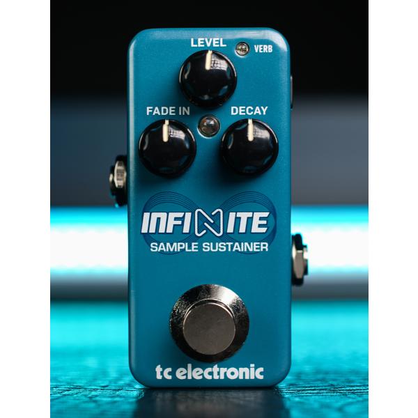 INFINITE MINI SAMPLE SUSTAINERは兄弟機であるINFINITE SAMPLE SUSTAINERのサウンドをそのまま受け継ぎ、ペダルボードにフィットしやすいよう、より小さなサイズになったサンプル＆サステインペダル...