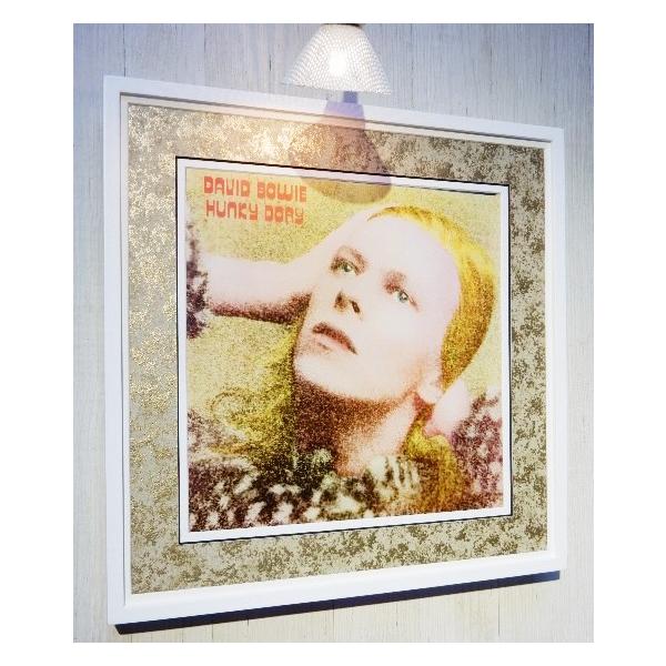 ●デヴィッド・ボウイ/ハンキー・ドリー/LPジャケット・ポスターの額装品●LPジャケット・ポスターの大きさ/約30cmｘ30cm  レコード等の付属品はありません●額/木製/アクリル仕様　外枠寸法　約42cｍｘ42cｍ　専用箱、吊下げ備品付...