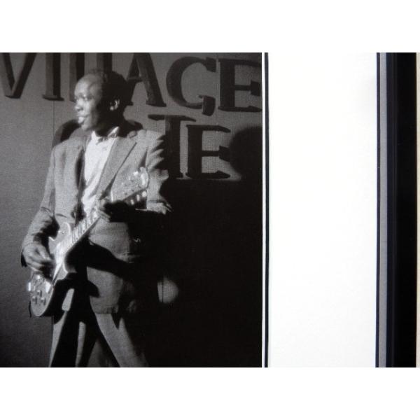 ●ジョン・リー・フッカー/NY 1960/アートピクチャーの額装品●John Lee Hooker in front of the Village Gate.NY. with His Gibson Les Paul.●ピクチャーサイズ（約2...