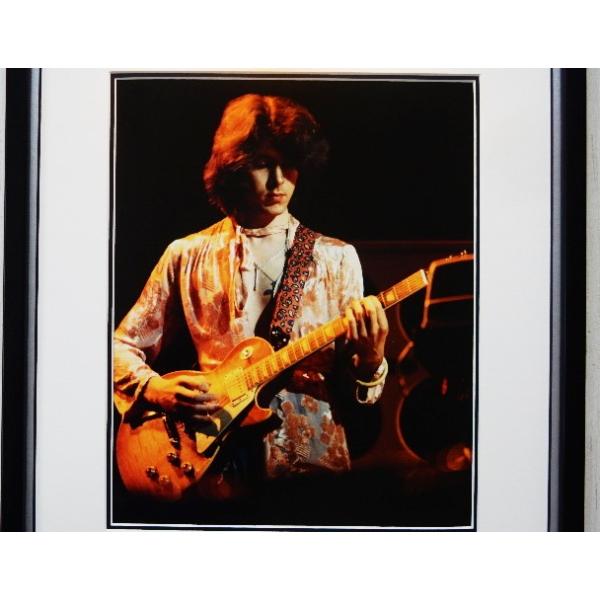 ●ローリングストーンズ/ミック・テイラー/アートピクチャーの額装品●Mick Taylor.Euro Tour 1973●アートピクチャーサイズ（約30cmx24cm）●額/木製/ブラック/アクリル仕様　外枠寸法　約44cｍｘ37cｍ　専用...