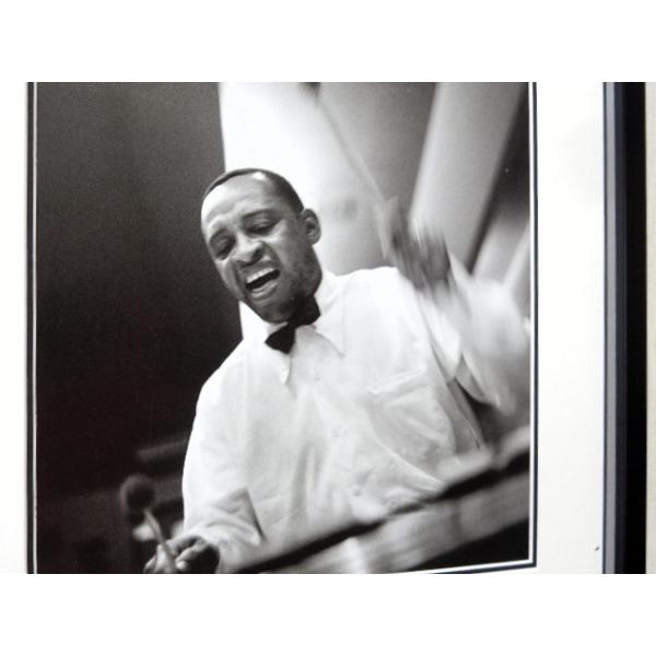 ●Lionel Hampton/Euro Tour 1958/アートピクチャーの額装品●アートピクチャーサイズ（約31mmx24cm）●額/木製/ブラック/アクリル仕様　外枠寸法　44cｍｘ37cｍ●2mmアクリル板で軽量、安全、長期保存が...