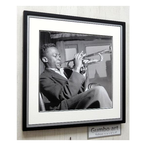 ●マイルス・ディビス/ニューヨーク 1949/アートピクチャーの額装品●Miles Davis.NYC.New York 1949●アートピクチャーサイズ（約30cmx29cm）●額/木製/ブリリアント・ホワイト/シルバーライン/黒額/アク...