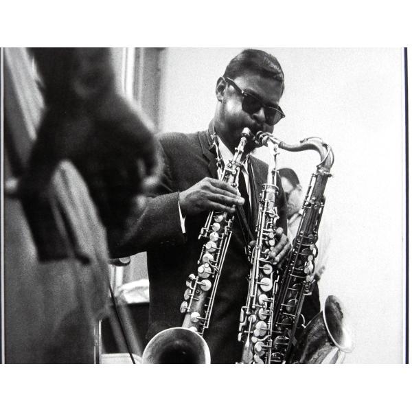 ●ローランド・カーク/First Recording Session 1960/アートピクチャーの額装品●額装仕様.ホワイト＆ブラック/シルバーライン/黒額●アートピクチャーサイズ（約32cmx25cm）●額/木製/ブラック/アクリルパネル...