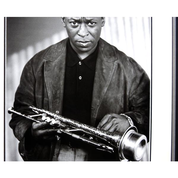 ●マイルス・ディビス/Hollywood 1960/アートピクチャーの額装品●額装仕様.ホワイト＆ブラック/シルバーライン/黒額●アートピクチャーサイズ（約31cmx23cm）●額/木製/ブラック/アクリルパネル仕様　外枠寸法　約44cｍｘ...