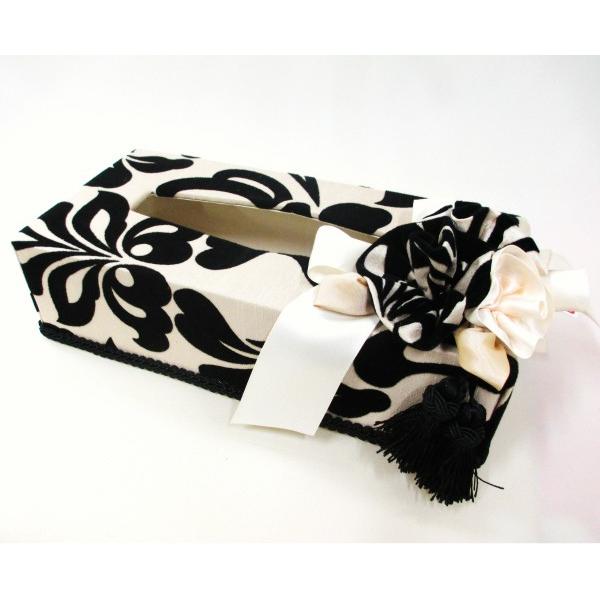 上品なデザインと上質なファブリックを使用した、大人気の《ジェニファー・テイラー》♪ボックス・スツール・クッションなどシリーズで、お使いいただくと素敵なお部屋に大変身ですサイズ：Ｗ 28 × Ｄ 13 × Ｈ 8 cm送料区分：2※但し沖縄、...