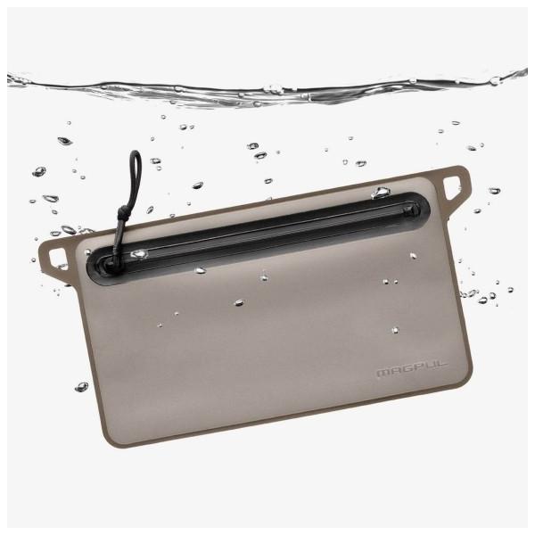 こちらのカラーはFDEです。サイズ　ミディアム翻訳DAKA Waterproof Window Pouchは大人気のDAKAポーチを完全防水仕様にしたポーチです。YKKジッパーはDAKAウォータープルーフポーチの側面に横向きに配置され、完全...