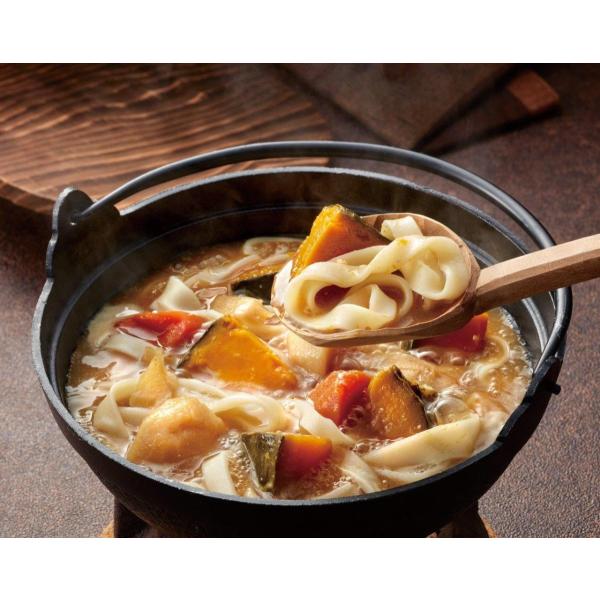 山梨県の郷土料理ほうとう。茹でたカボチャや人参、ゴボウなどがセットされているので、味噌仕立ての汁で煮込むだけで手軽にお召し上がりいただけます。ギフト プレゼント ご褒美 贈り物 贈答 送料無料 ご自宅用 中元 歳暮 御祝 お祝い グルメ 食...