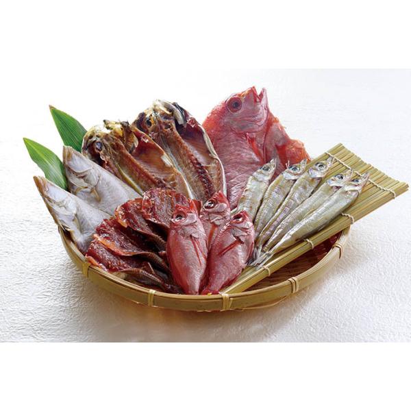 山陰沖で獲れた魚にこだわった干物の詰合せです。小ぶりながら旨味の詰まったのどくろ丸干しや連子鯛開き干しなど、それぞれの魚の美味しさをご賞味ください。ギフト プレゼント ご褒美 贈り物 贈答 送料無料 ご自宅用 中元 歳暮 御祝 お祝い グル...