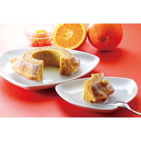 「ラ・ベットラ・ダ・オチアイ」落合シェフ監修の、オレンジピールを細かく刻んで生地に練り込み丁寧に焼き上げたバウムクーヘンです。外側に薄くシュガーコーティングをしてサクッと香ばしい食感に仕上げました。ギフト プレゼント ご褒美 贈り物 贈答 ...