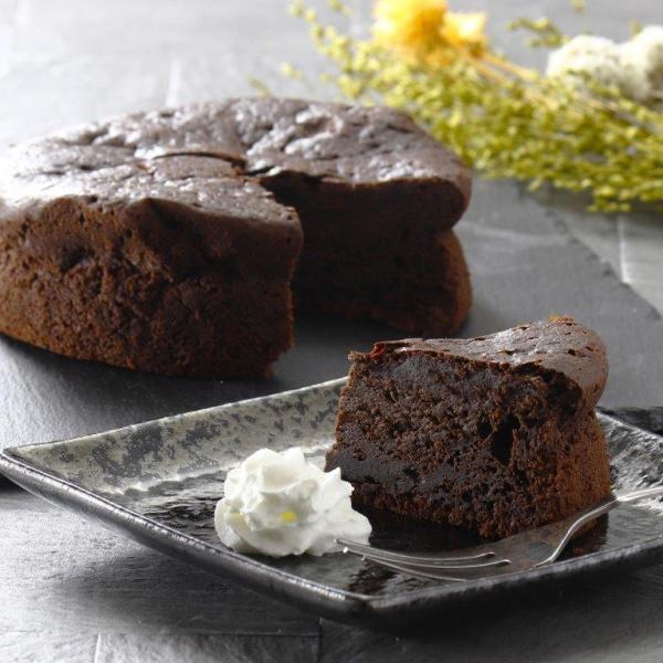 【商品名】　ガトーショコラ 【名称】　　焼菓子【原材料名】卵(国産)、グラニュー糖、ダークスイートチョコ、バター、生クリーム、 ココア、小麦粉/乳化剤(レシチン) 、香料、(一部に卵・乳成分・小麦・ 大豆を含む)★ベルギー「カレボー社」のク...