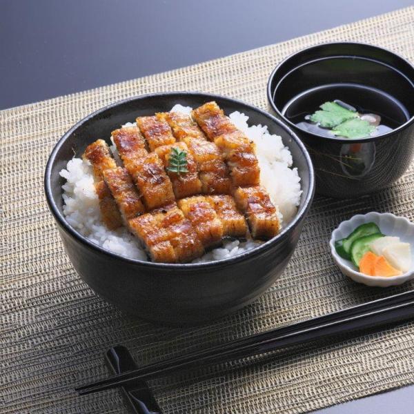 九州産のうなぎを備長炭で丁寧に蒲焼にしました。食べやすい一口サイズにカットし、特製タレを絡めてありますので、湯せんで簡単にお召し上がりいただけます。ギフト プレゼント ご褒美 贈り物 贈答品 送料無料 ご自宅用 中元 歳暮 御祝 お祝いお正...