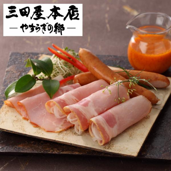 ロースハムは豚ロース肉を冷蔵庫の中で1週間以上塩漬け熟成後、仕上げにスモークハウスで加熱し、桜の木のチップとコーヒー豆で燻煙しております。ギフト プレゼント ご褒美 贈り物 贈答品 送料無料 ご自宅用 中元 歳暮 御祝 お祝いお正月、バレン...