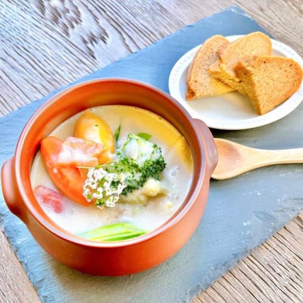 私たちチャヤ マクロビオティックスは、江戸時代から伝わる葉山の老舗料亭「日影茶屋」から誕生しました。国産有機玄米にこだわり、有機・特別栽培の野菜や、豆、海藻を使った料理を提供しています。肉・卵・乳製品・白砂糖・調味料(アミノ酸)を使わずにつ...