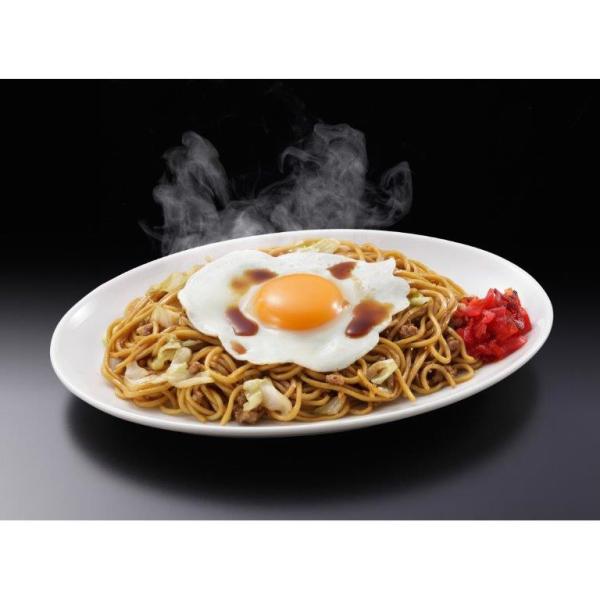 秋田県横手市のご当地焼きそばです。昭和２８年頃、横手市内で屋台のお好み焼き屋を営んでいた男性が同じ鉄板メニューで焼ける新たなメニューを作りたいと思考錯誤の末に開発されました。もちもち太い茹麺とさらさらしたかつおダシソースが決め手。第４回B-...