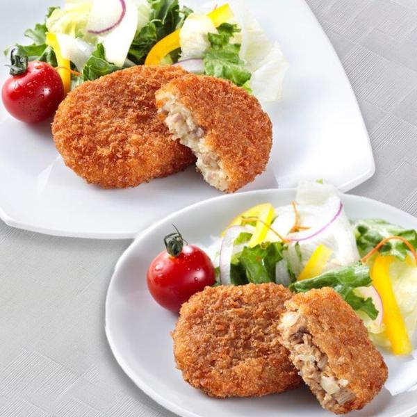 江ノ電鎌倉駅で人気の名物コロッケ！鎌倉でとんかつ屋を営んでいた駿河屋本舗のソースをかけずにそのままでもしっかり美味しい新感覚のコロッケ。しっとりと滑らかな食感で、じゃがいも本来の甘みを生かした味わいのコロッケと、牛肉と豚肉の配合割合が黄金比...