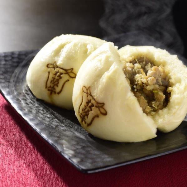 松阪牛の旨味をモチモチの生地で包み込んだすき焼き風味の牛まんです。ギフト プレゼント ご褒美 贈り物 贈答品 送料無料 ご自宅用 中元 歳暮 御祝 お祝いお正月、バレンタインデー、ホワイトデー、母の日、父の日、敬老の日、クリスマス、お誕生日...