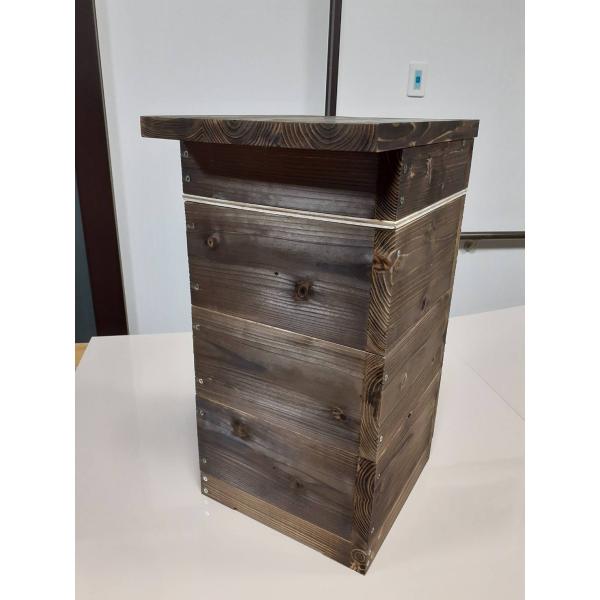 【日本蜜蜂重箱式待ち箱(巣箱)3段箱】 初心者の方でも使用できる日本蜜蜂重箱式巣箱をお届けいたします。【セット内容】・日本蜜蜂重箱式待ち箱(巣箱)3段・給餌、スムシ対策箱一つ一つ手作業で製作しています。杉を使用し、厚みがあるしっかりした造り...