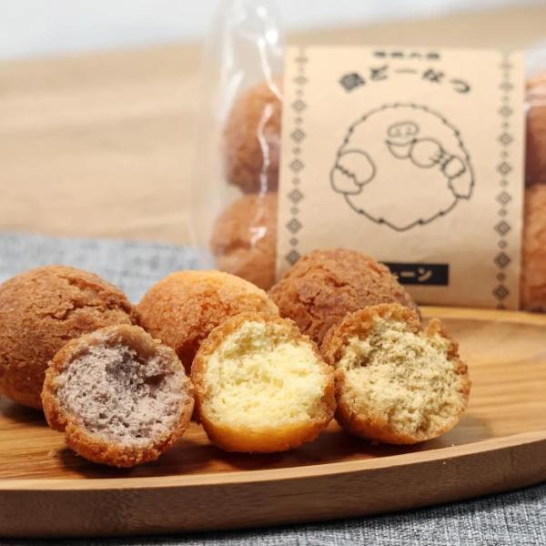 原材料 【紫芋】小麦粉（国内製造）、砂糖、卵、紫芋粉、豆腐、もち粉、油/膨張剤（一部に小麦粉・卵・大豆を含む）【黒糖】小麦粉（国内製造）、黒糖、砂糖、卵、豆腐、もち粉、油/膨張剤（一部に小麦粉・卵・大豆を含む）【プレーン】小麦粉（国内製造）...