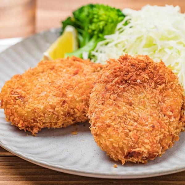 原材料豚肉(徳之島産)、玉葱、衣(パン粉、でん粉、大豆粉)、植物性油脂、ヤマシークニン、食塩、砂糖、唐辛子/増粘剤(グァーガム,アルギン酸エステル)、PH調整剤、乳化剤、膨張材、イーストフード、VC特定原材料 乳成分、小麦当工場では、えび、...