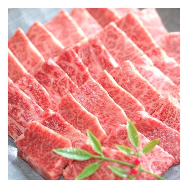 鹿児島県の指宿にある上久保畜産で育った黒毛姫牛。未経産のA4ランクに拘り【黒毛姫牛】というオリジナルブランドで牧場指定で安心してお召し上がり頂ける黒毛和牛です。特上のカルビと呼ばれる三角バラと上カルビの肩ロースのセットです。それぞれの旨味を...