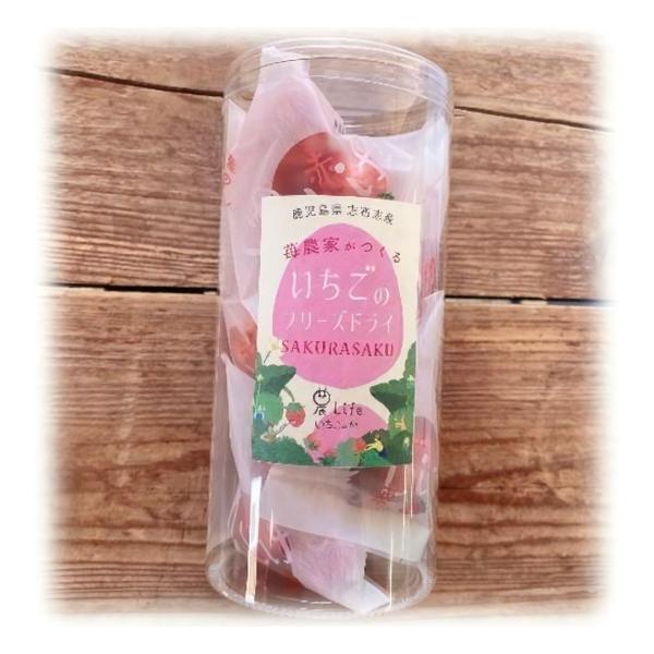 志布志発祥の幻の白いちご泡雪と赤いちごをフリーズドライに加工しました。旬の味わいが季節を問わずお楽しみいただけます。そのままでもちろん、ヨーグルトに入れて、お菓子のアクセントに、色々なシーンでお使いいただける、苺の甘みがギュッと凝縮したフリ...