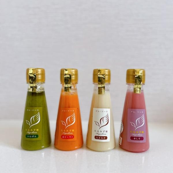 野菜で野菜を食べましょう♪1本の約半分を野菜とりんごで作ったトロっと食感が特徴のソースは具材によく絡みドレッシングとしてもお料理のソースとしてもお楽しみいただけます。色鮮やかな野菜色はもちろん無着色！採れたて野菜をまるごと使用し、全行程4人...