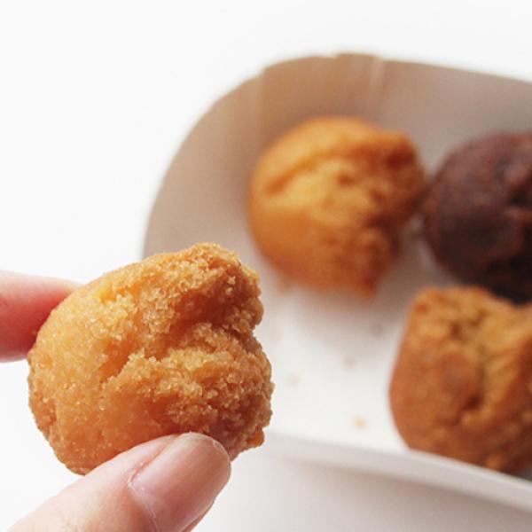 【おしゃれなオリジナルボックス入り！】 and-agi-大箱(小箱３個入)【あんだぎや】奄美大島のサーターアンダギーの専門店「あんだぎや」からお届けする一口サイズにアレンジしたサーターアンダギー。プレーン2個、よもぎ、きなこ、ココア、黒糖各...